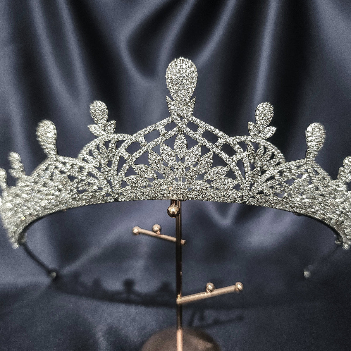 Linny Grand Crown – Eve Roberts Bridal